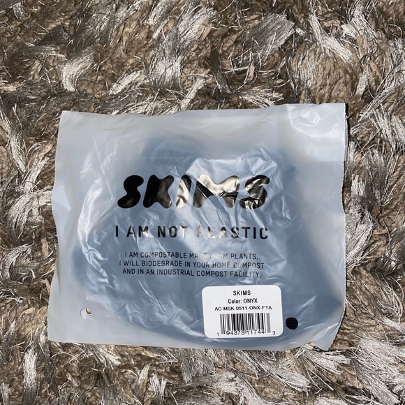 SKIMS | Accessories | Nib Skims Face Mask Onyx | Poshmark